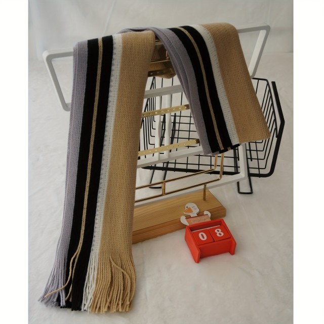 Moški eleganten pleteni šal s črtami rjave barve